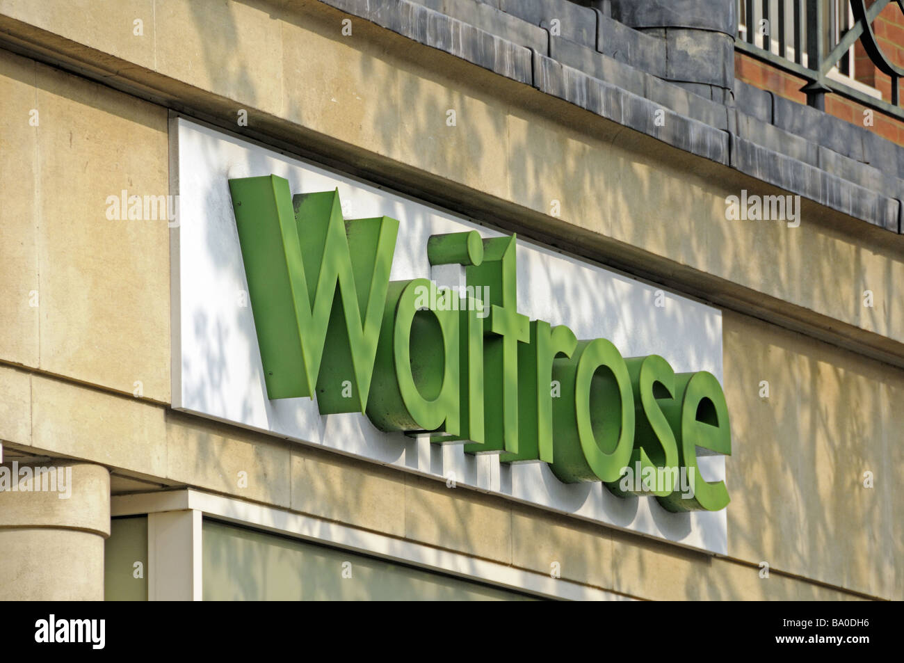 Supermarket sign logo hi-res stock photography and images - Alamy