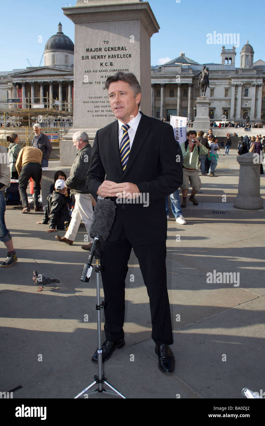 News presenter hi-res stock photography and images - Alamy