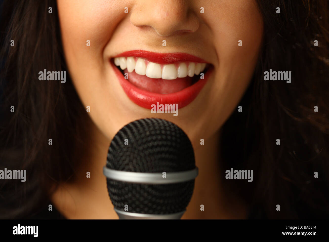 Entertainer stage microphone hi-res stock photography and images - Alamy