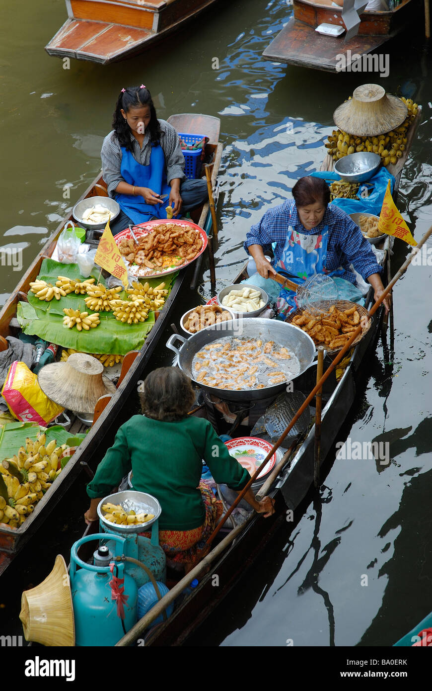 The floating market in Damnoen Saduak Stock Photo - Alamy