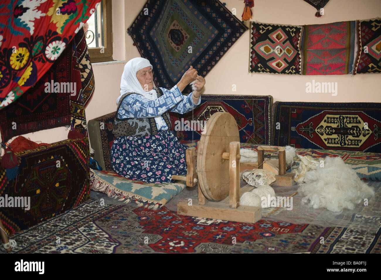 Old woman spinning wool Antalya Turkey Stock Photo - Alamy