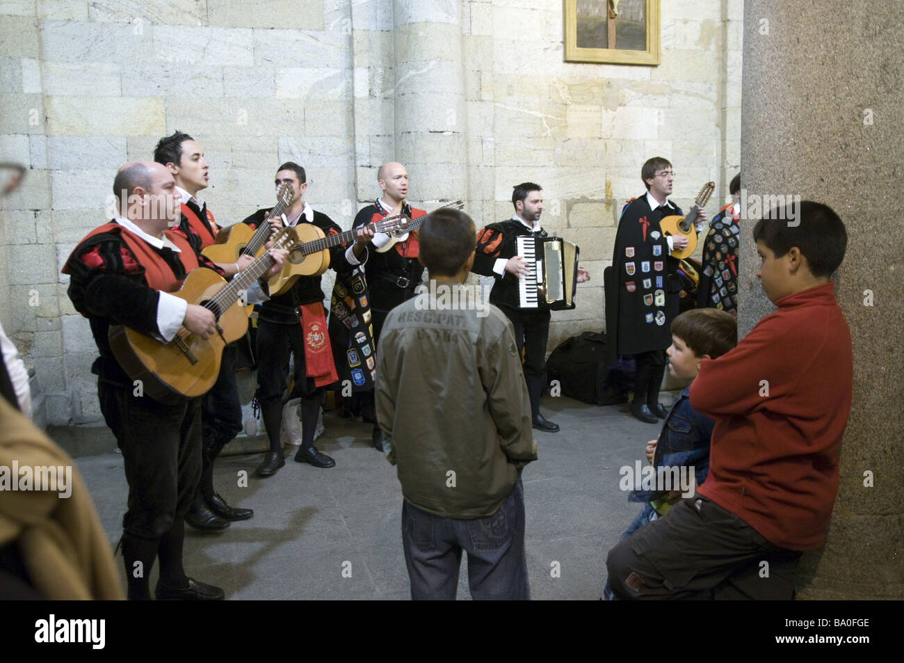 Tuna students singing outside the Santiago de Compostela church Stock ...