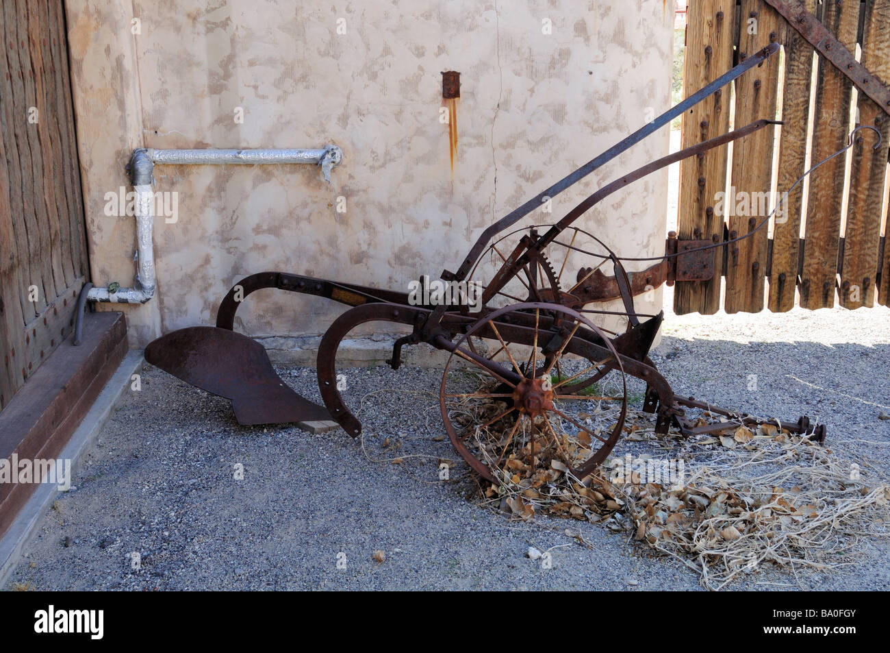 Vintage farm equipment hi-res stock photography and images - Alamy