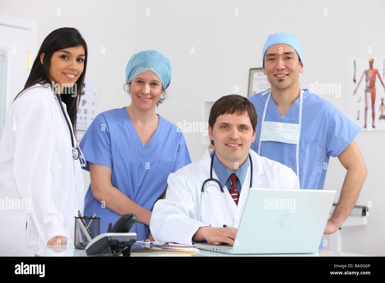 Medical personnel hi-res stock photography and images - Alamy