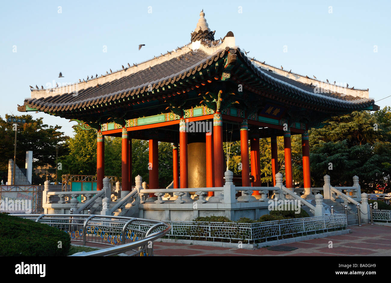 Korean temple hi-res stock photography and images - Alamy