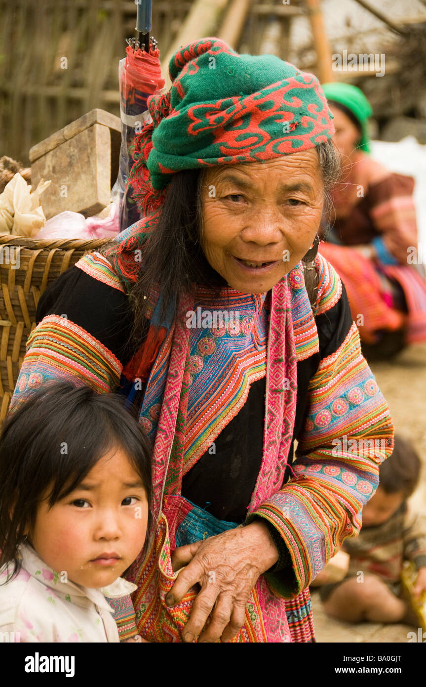 Hmong family hi-res stock photography and images - Alamy