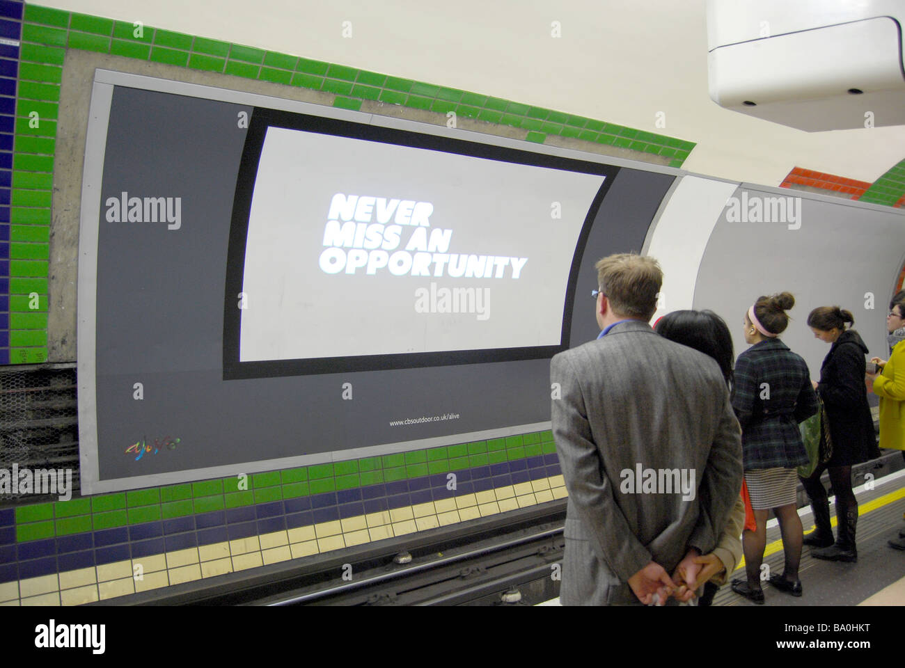 O2 advert london underground ad advertising projection mobile phone ...