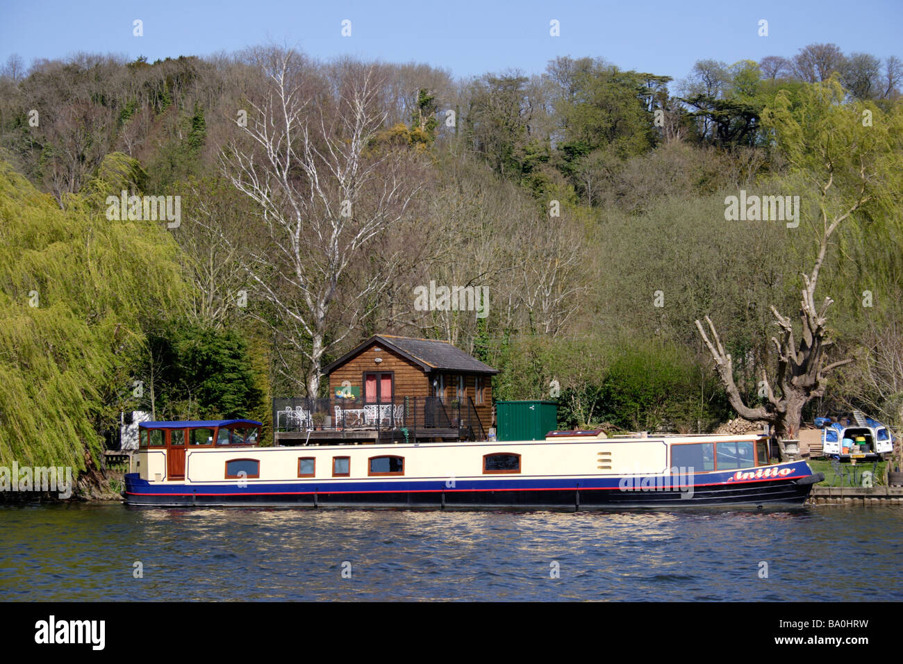 Houseboat uk hi-res stock photography and images - Alamy