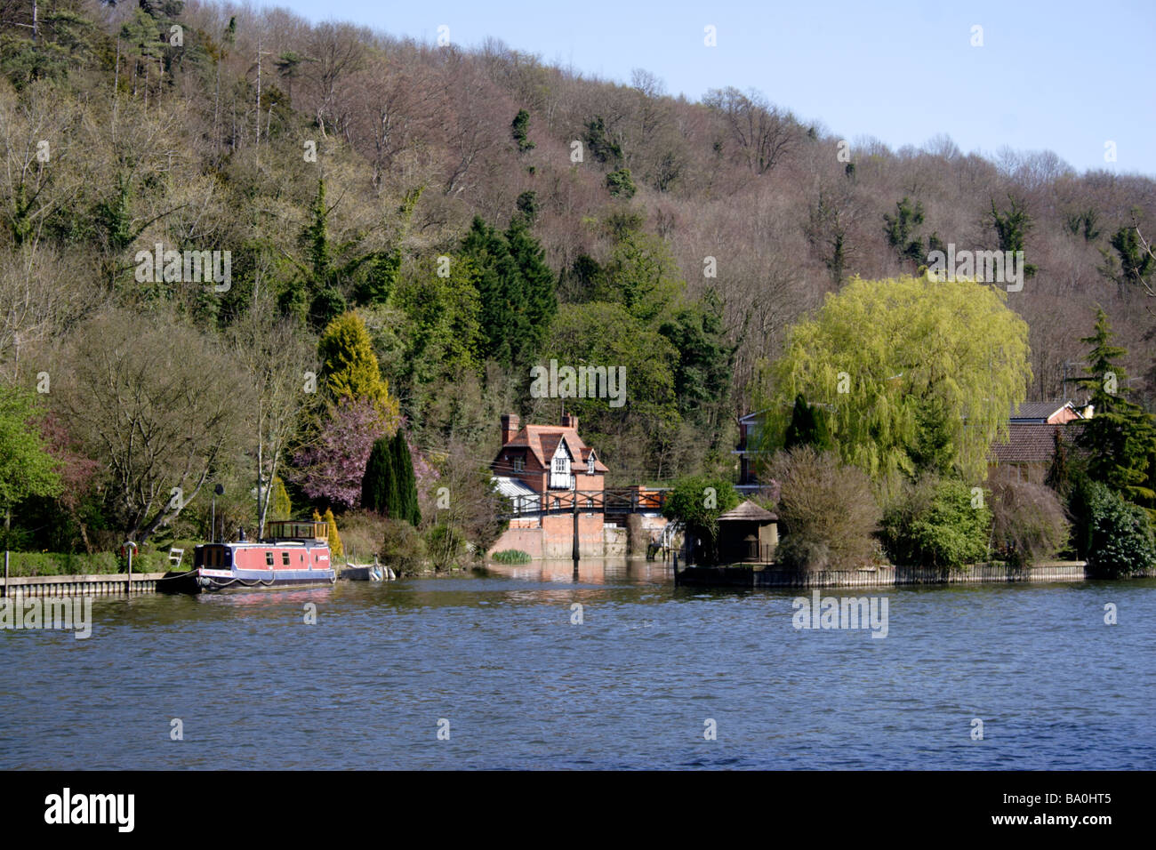 Spring on the thames hi-res stock photography and images - Alamy
