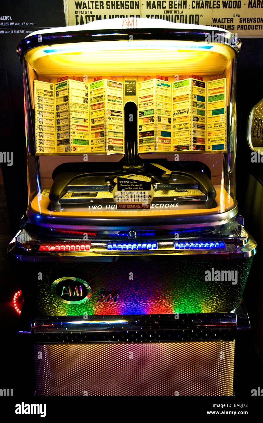 Jukeboxes hi-res stock photography and images - Alamy