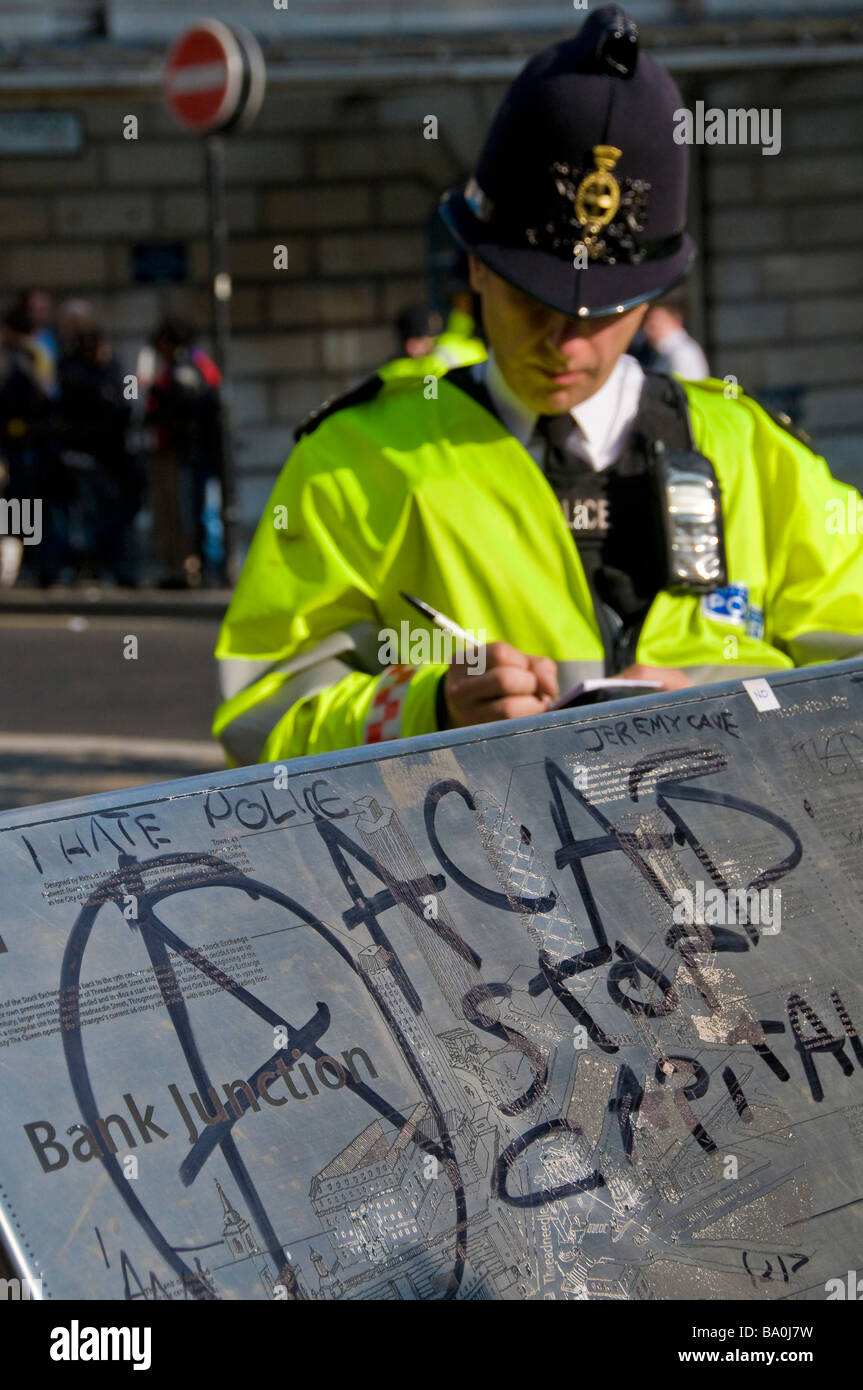 Graffiti police policeman hi-res stock photography and images - Alamy