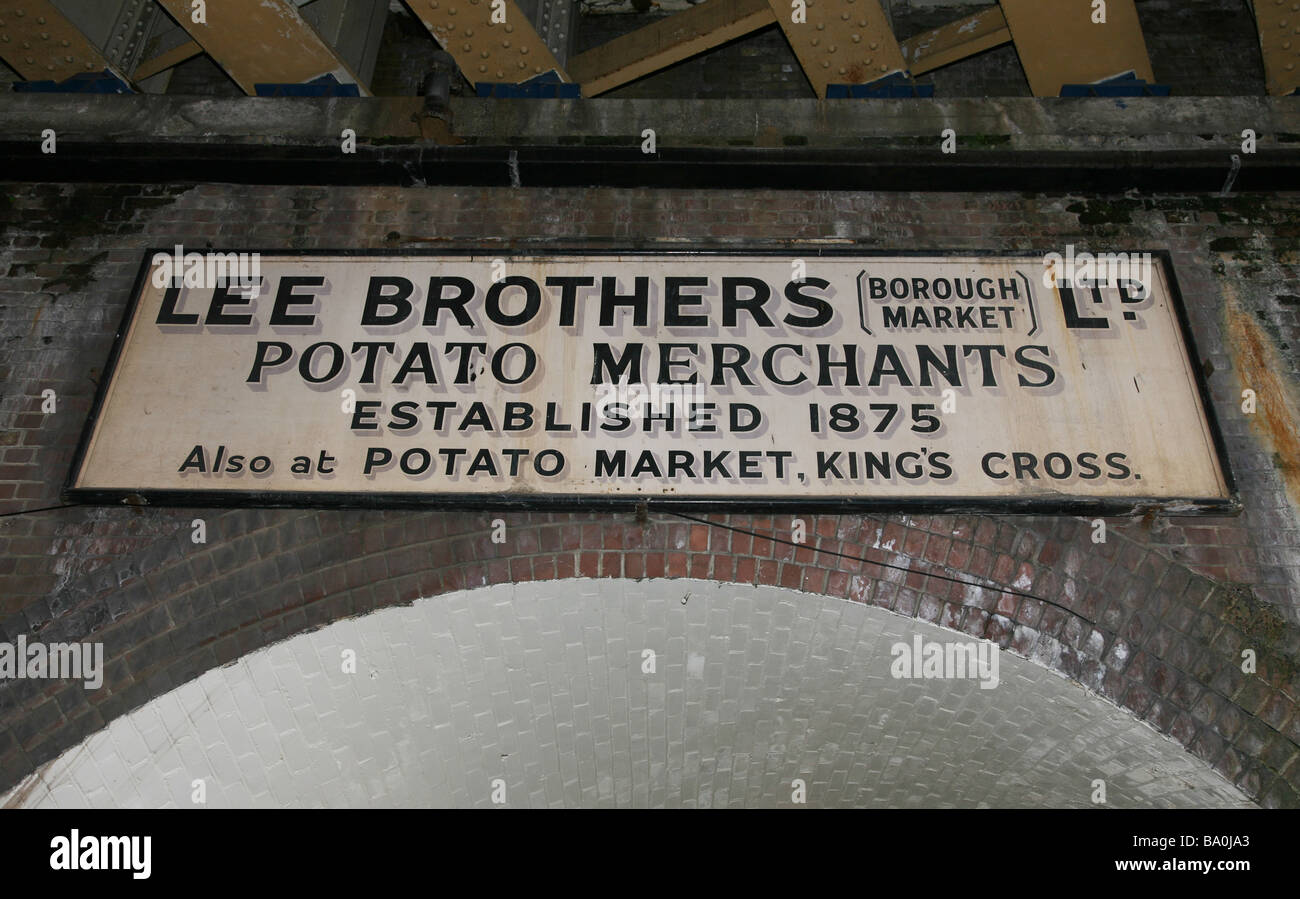 Borough market sign hi-res stock photography and images - Alamy