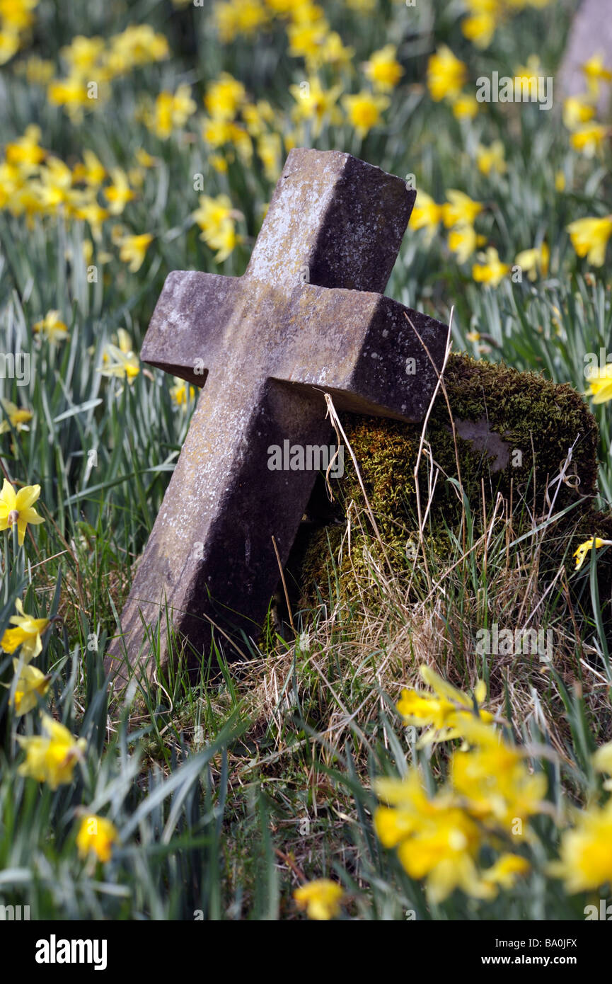 Stone memorial cross hi-res stock photography and images - Alamy