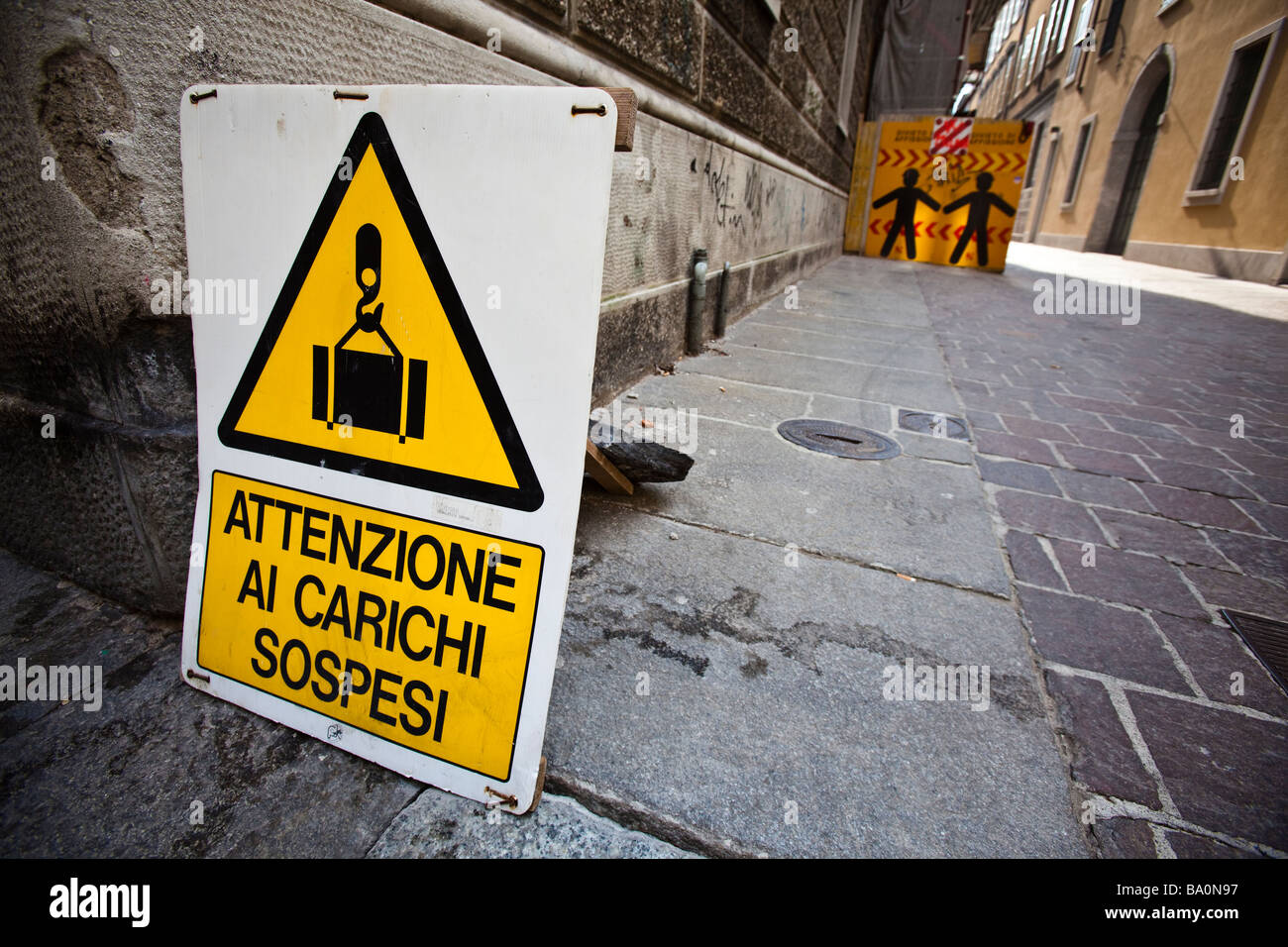 Italian warning sign hi-res stock photography and images - Alamy