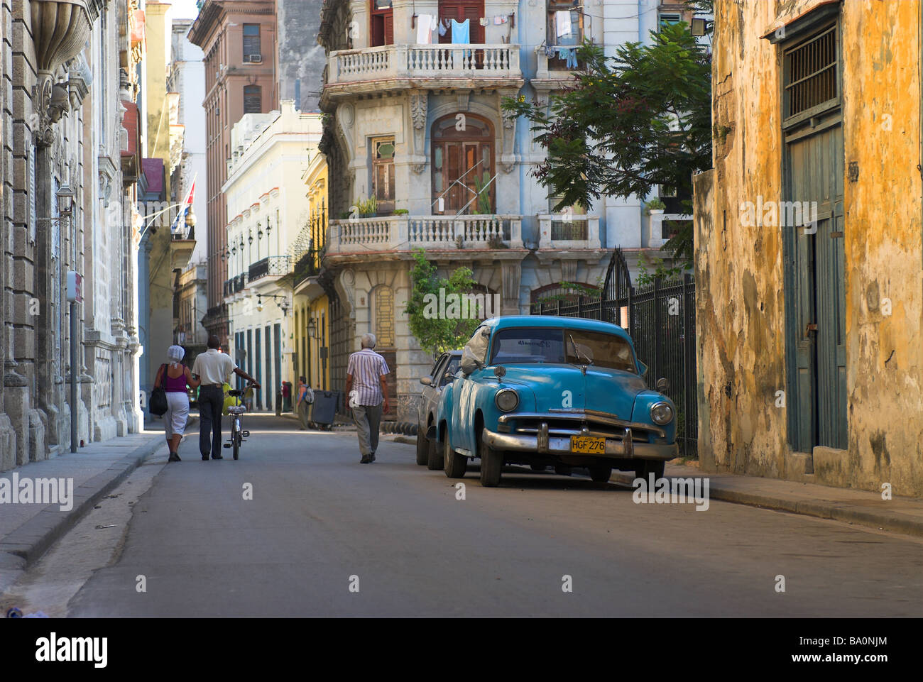 Street scene with classic car, Havana, Cuba Stock Photo - Alamy