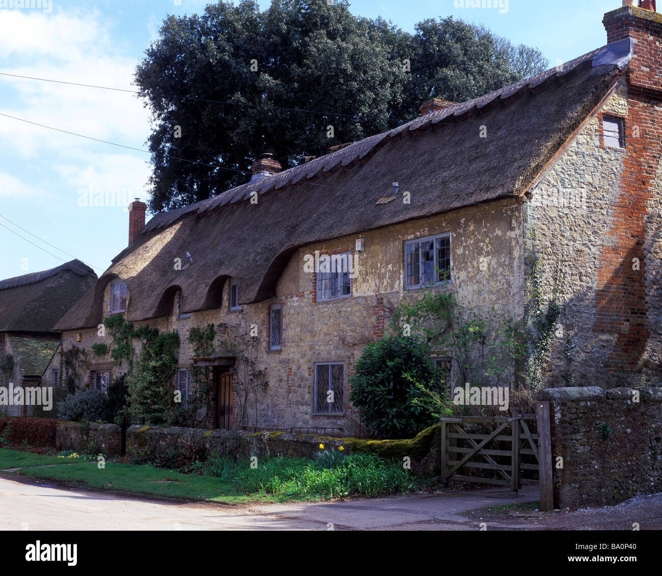 Traditional thatched cottage sussex uk hi-res stock photography and ...