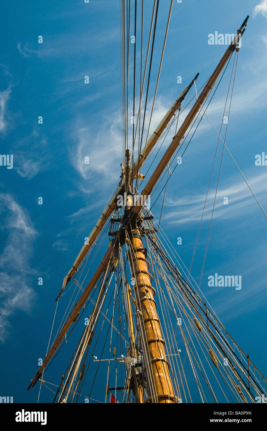 The mast of a tall ship Stock Photo - Alamy