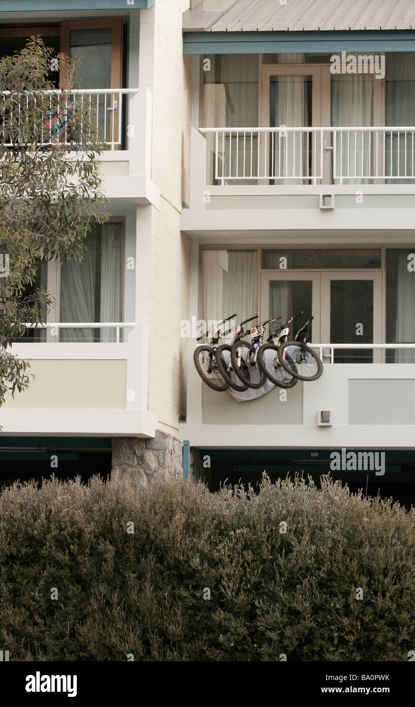 Friends hotel balcony hi-res stock photography and images - Alamy