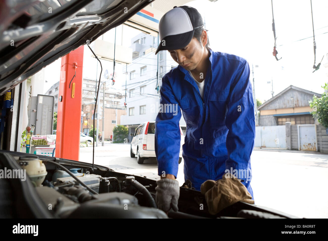 Japanese car mechanic hi-res stock photography and images - Alamy