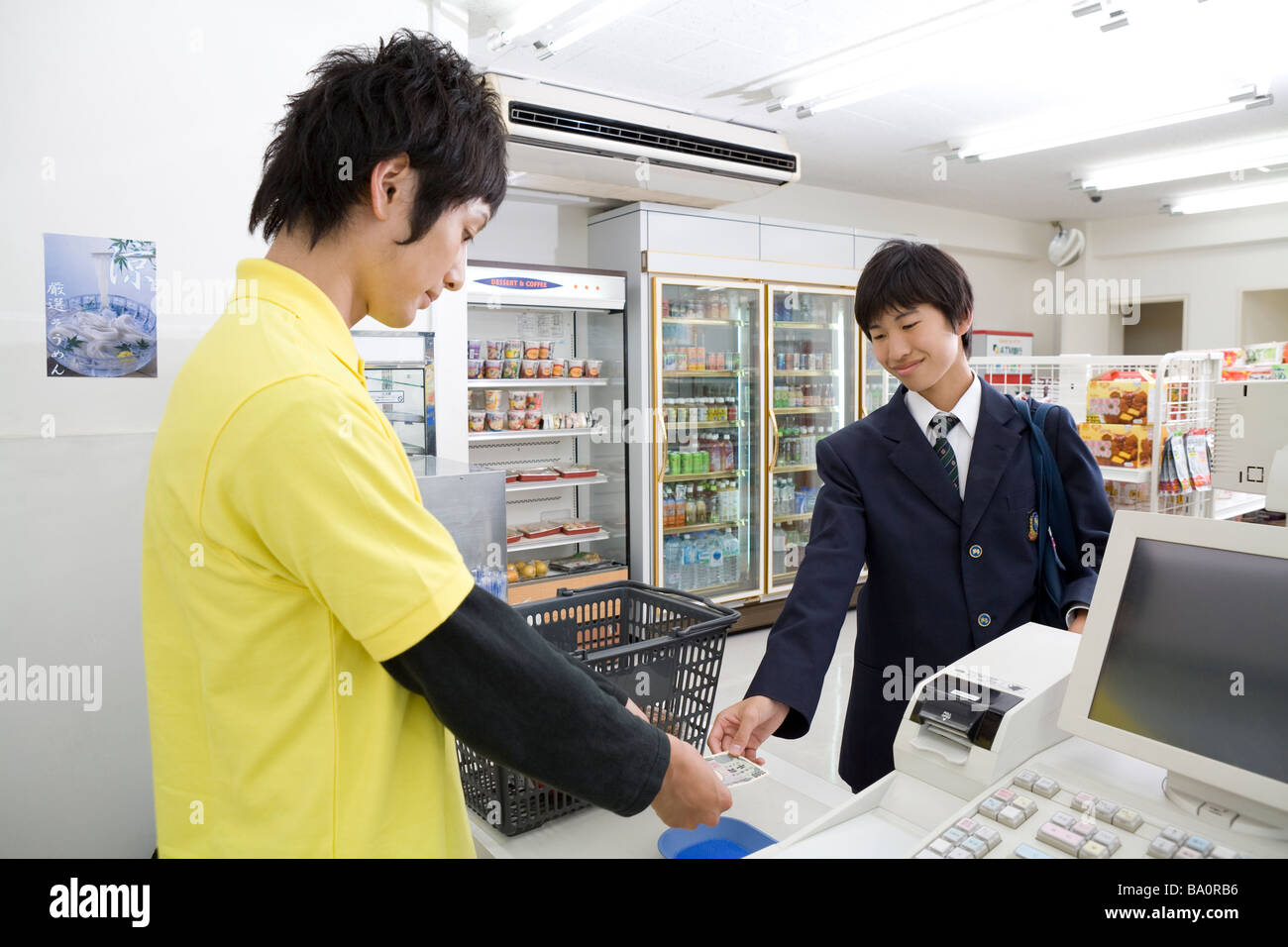 Clerk and customer at convenience store Stock Photo - Alamy