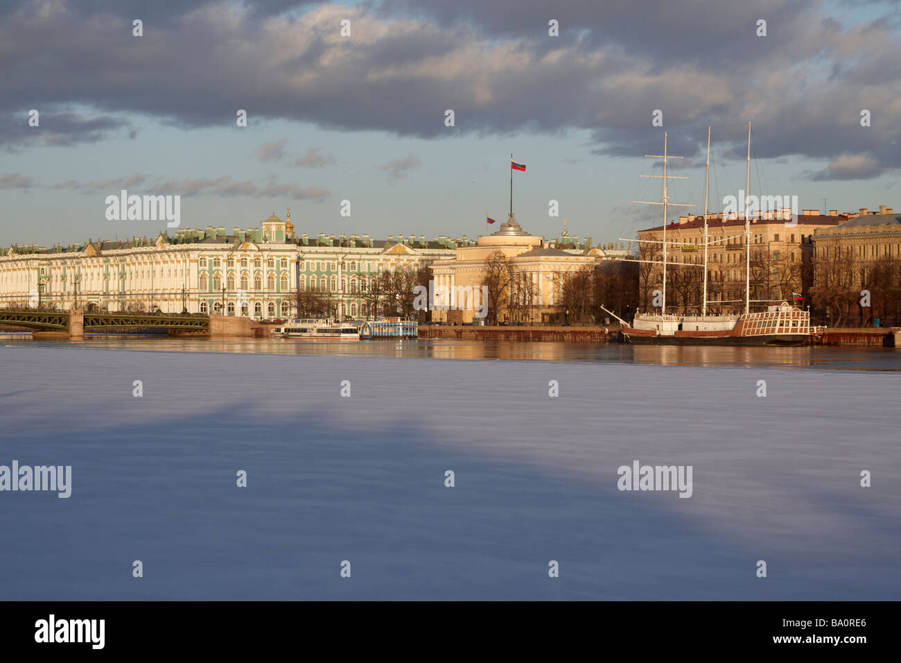 The palace neva river hi-res stock photography and images - Alamy