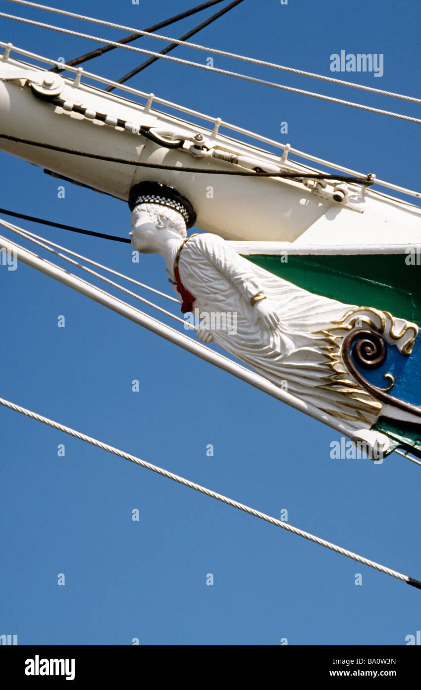 Carved figurehead on bow ship hi-res stock photography and images - Alamy