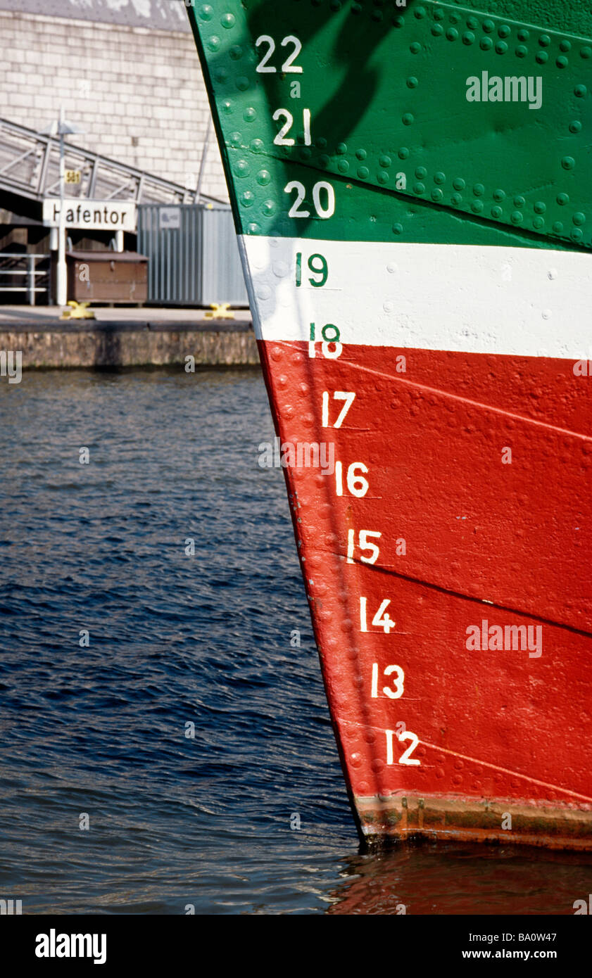 Plimsoll line hi-res stock photography and images - Alamy