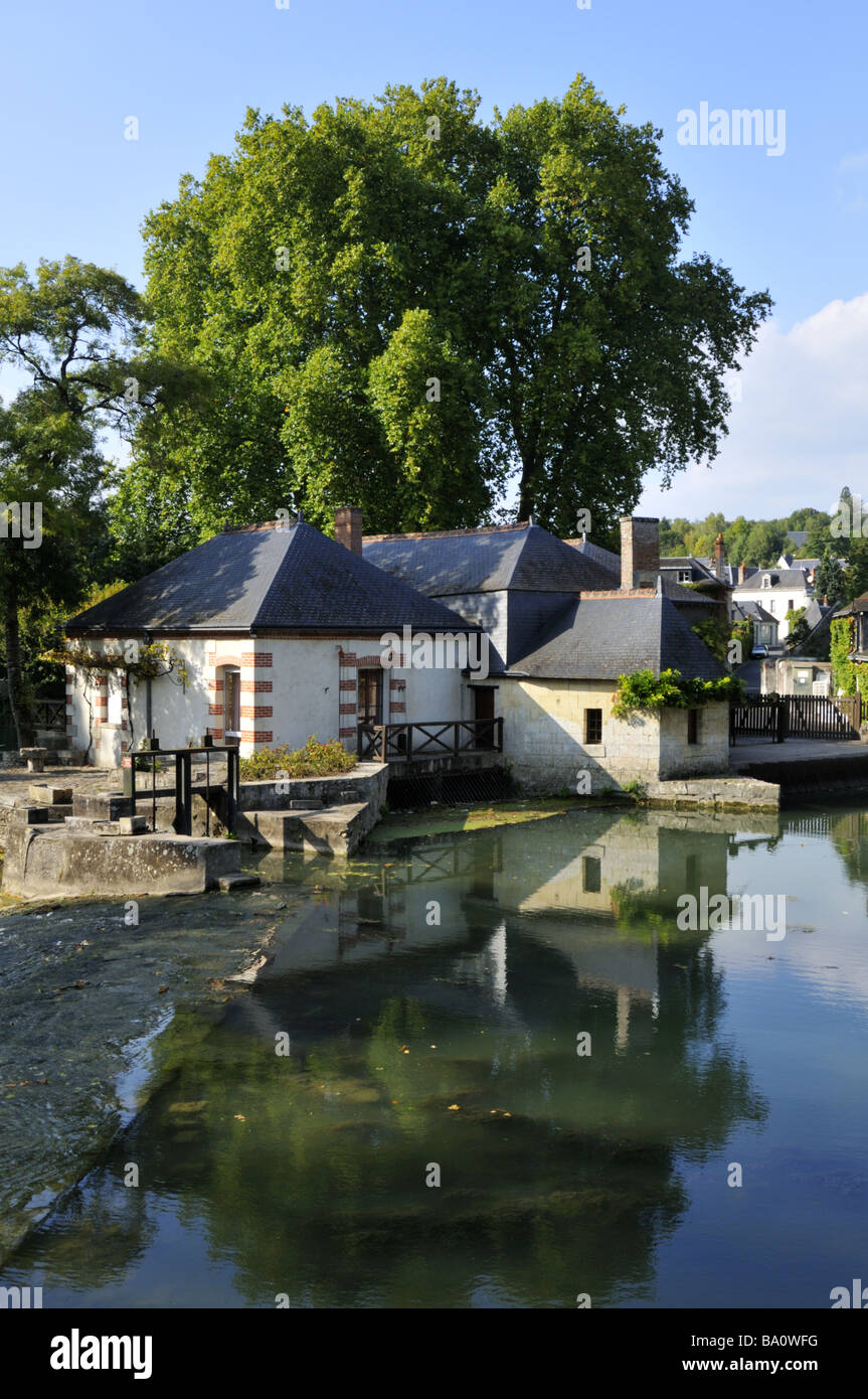 The pretty quiet village of Azay-le-Rideau by the Indre river, France ...