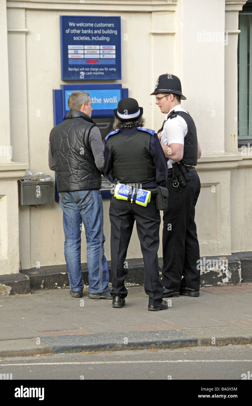 Women atm machine london hi-res stock photography and images - Alamy