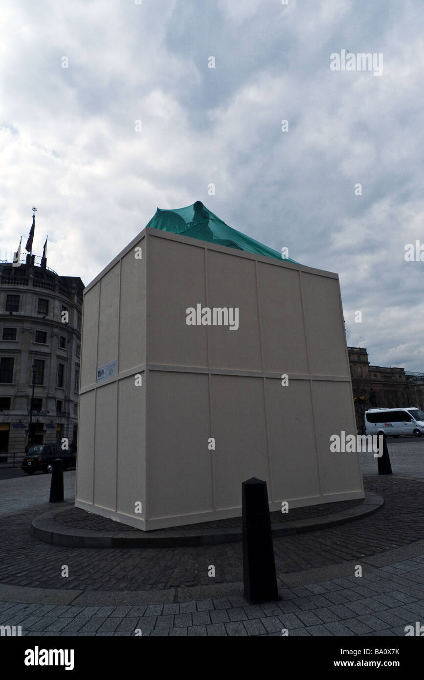 Covered Statue in Trafalgar Square Stock Photo - Alamy