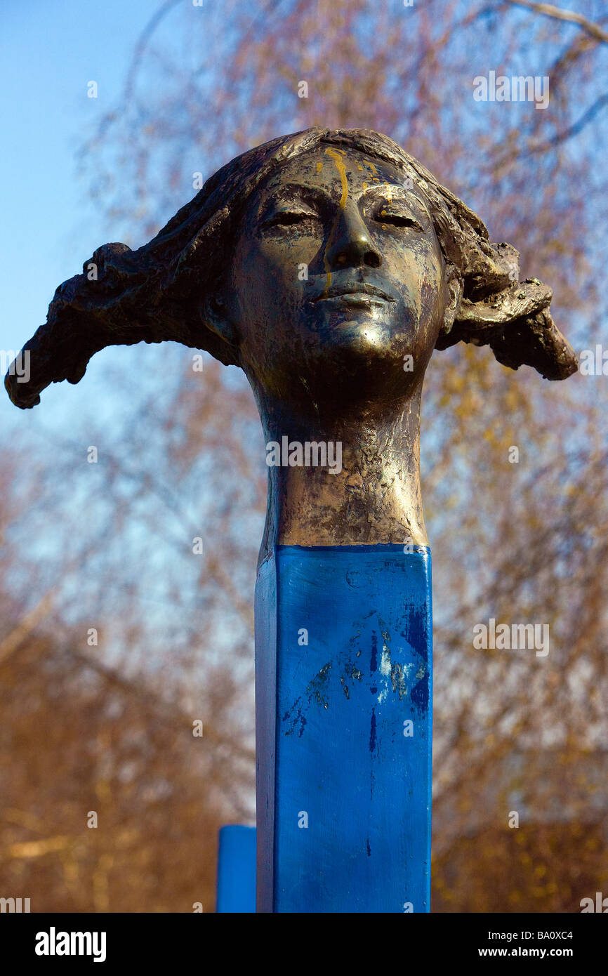 Monument of Aethelflaed Queen of Mercia, daughter of King Alfred ...