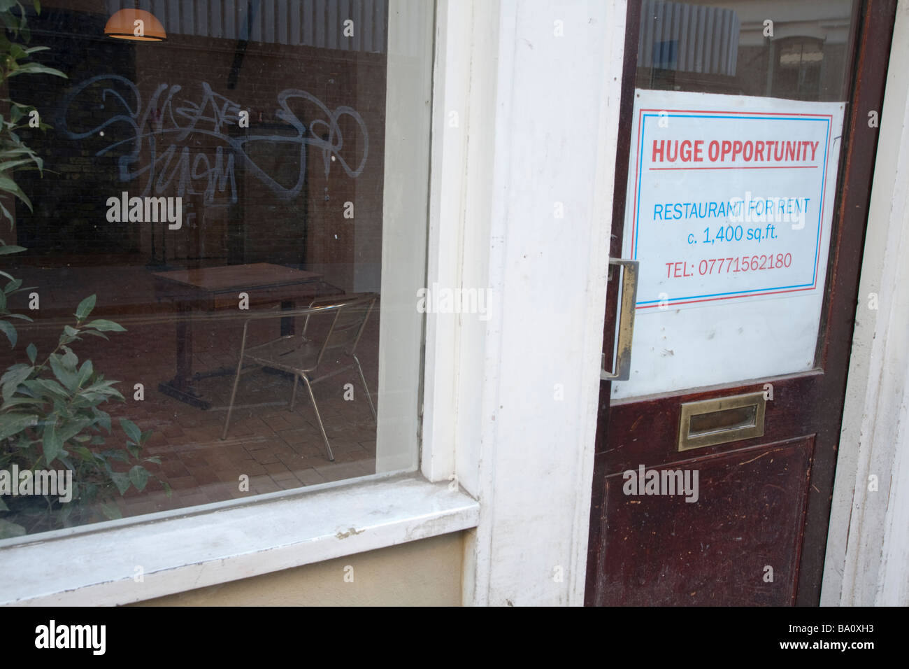 Empty shop for rent hi-res stock photography and images - Alamy