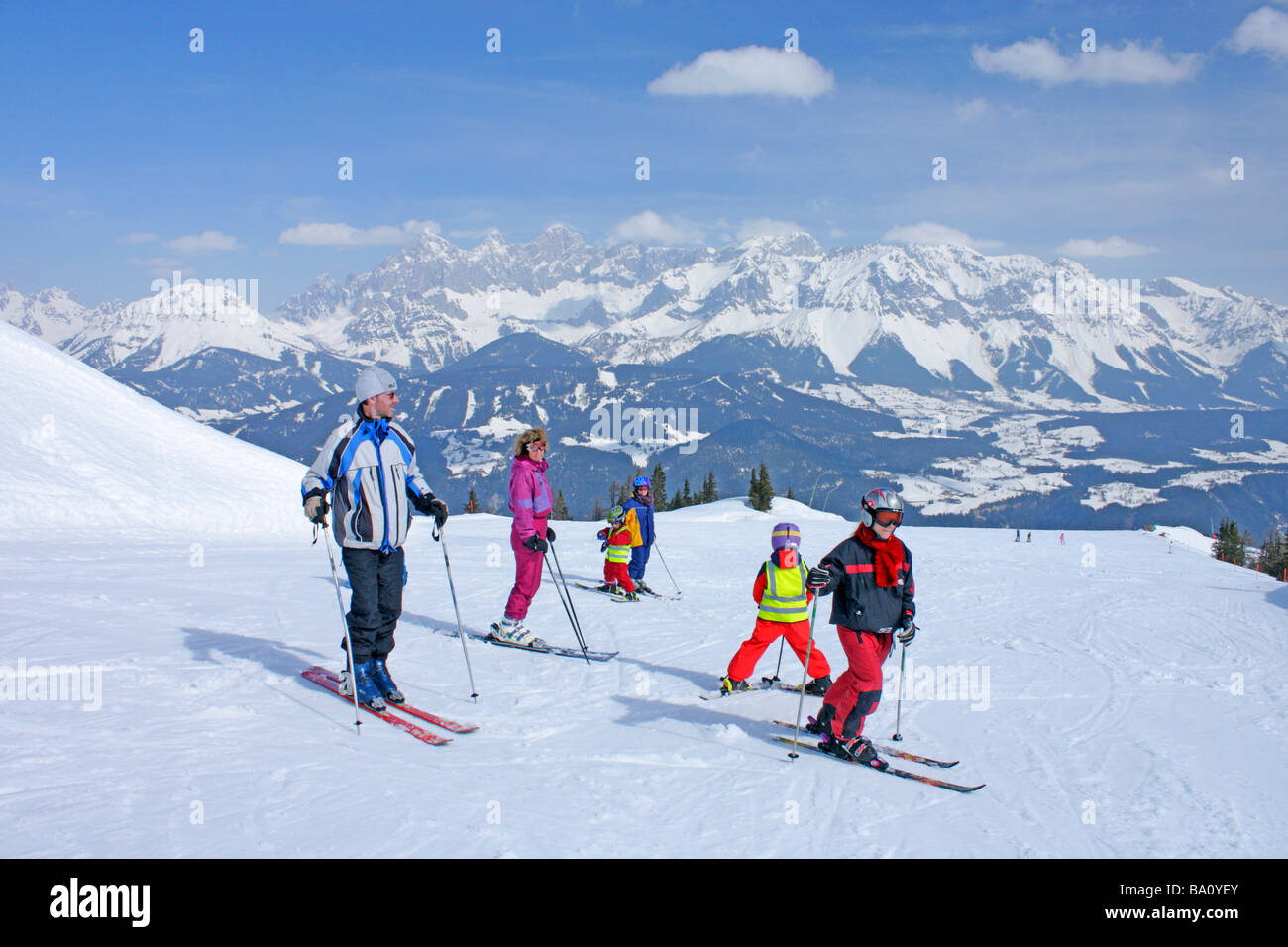 Father and daughter skiers hi-res stock photography and images - Alamy