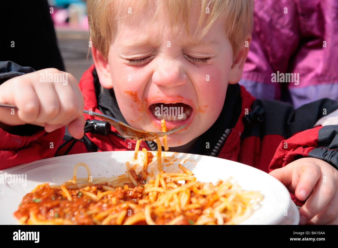 young boy eating spaghetti Stock Photo - Alamy