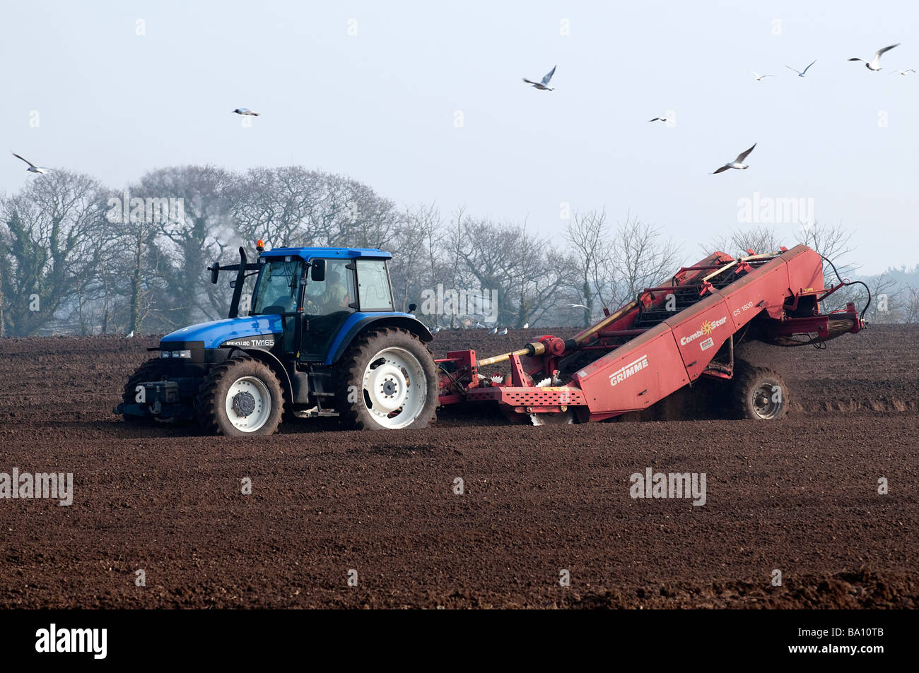 Seedtractor hi-res stock photography and images - Alamy