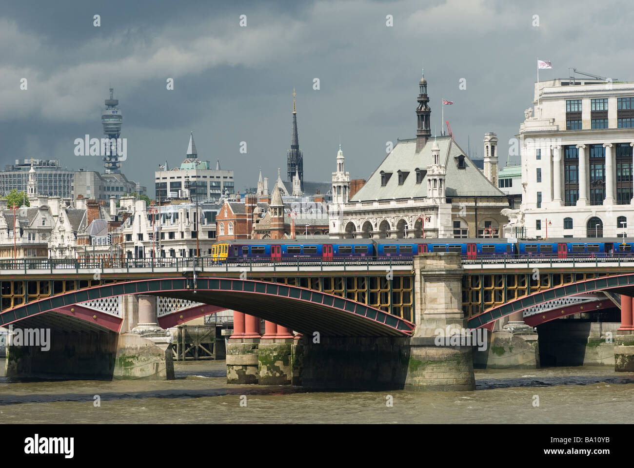 Trains in First Capital Connect livery at blackfriars railway station ...