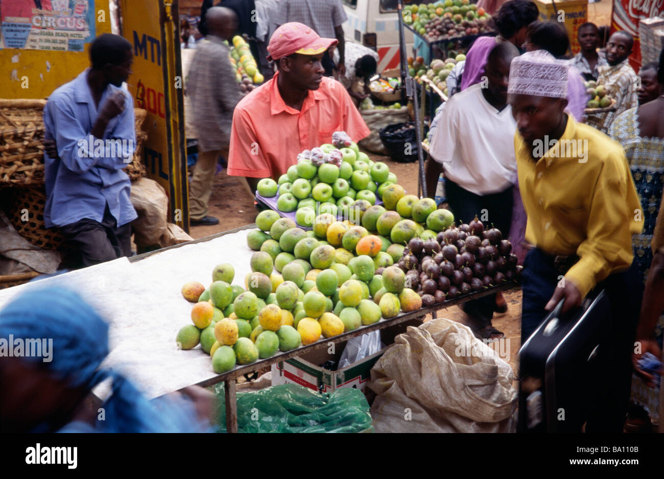 African market fruit hi-res stock photography and images - Alamy