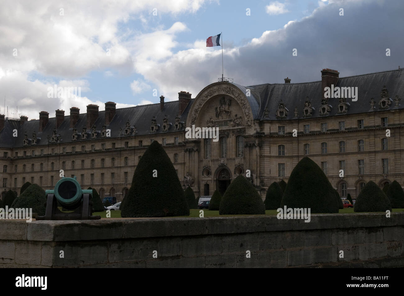Hospital invalides hi-res stock photography and images - Alamy