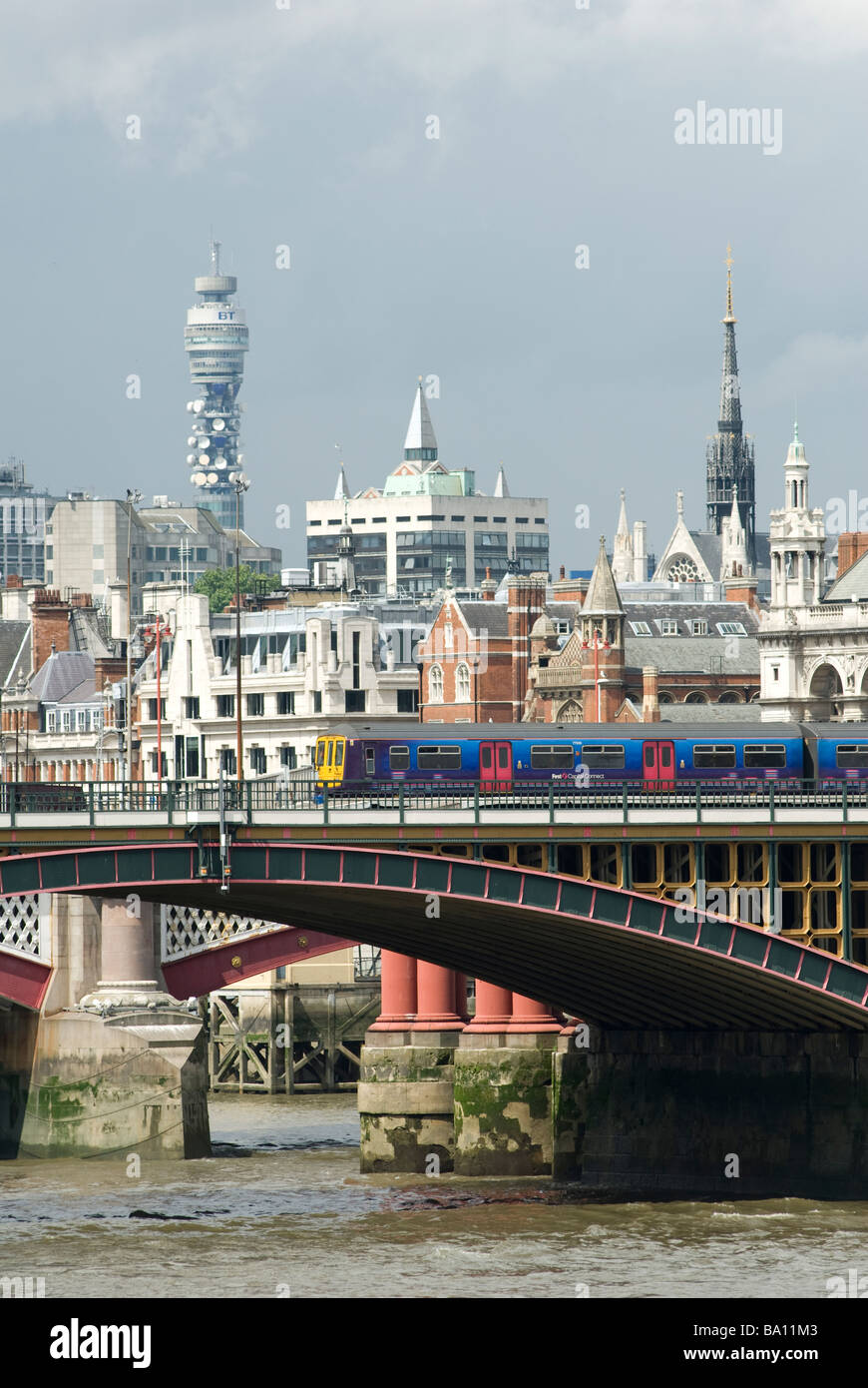 Train in First Capital Connect livery on blackfriars railway bridge in ...