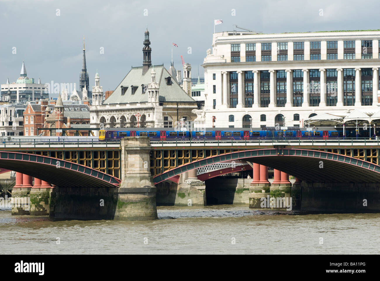 Railway bridges in london hi-res stock photography and images - Alamy