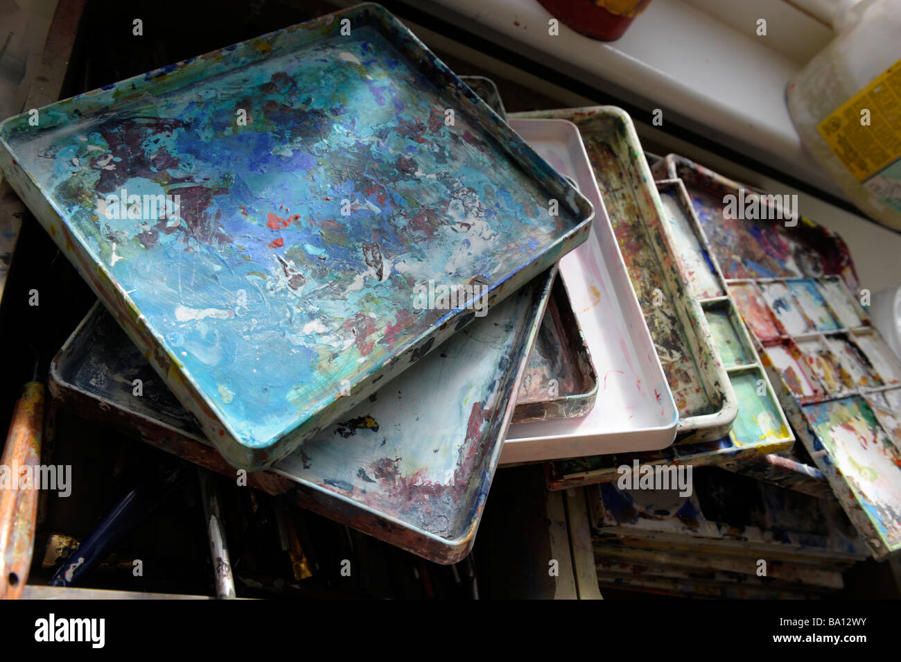 Pile of paint mixing pallettes in an art studio Stock Photo - Alamy