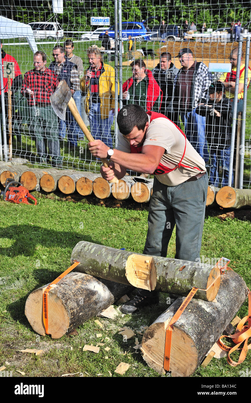 Wood chopping competition hi-res stock photography and images - Alamy