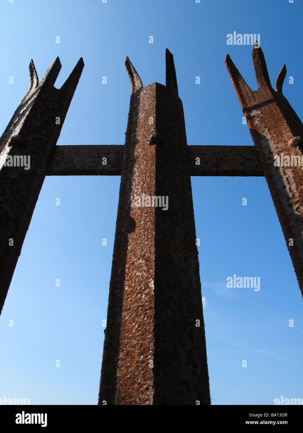 Steel palisade fencing hi-res stock photography and images - Alamy
