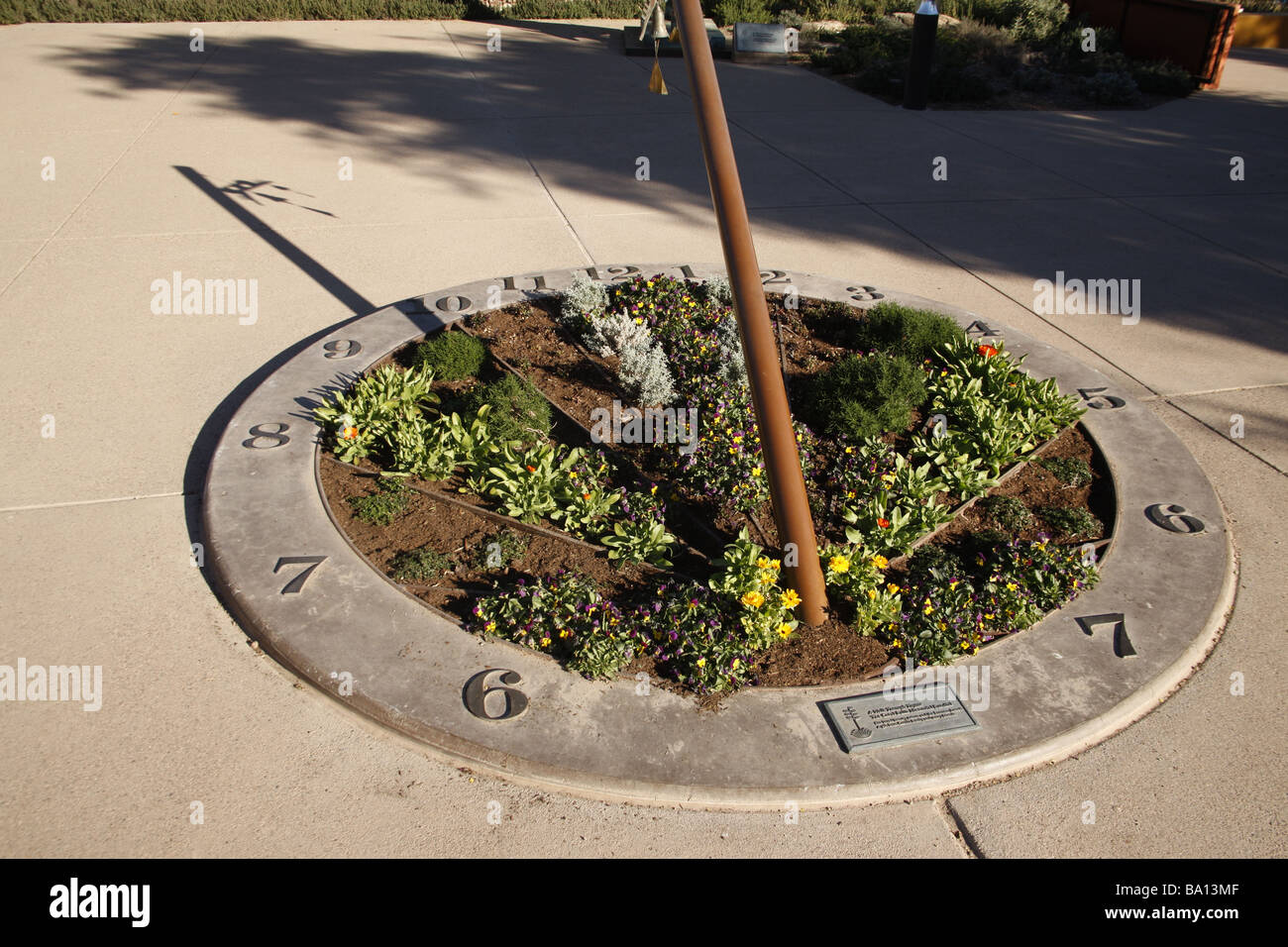 Sun dial hi-res stock photography and images - Alamy