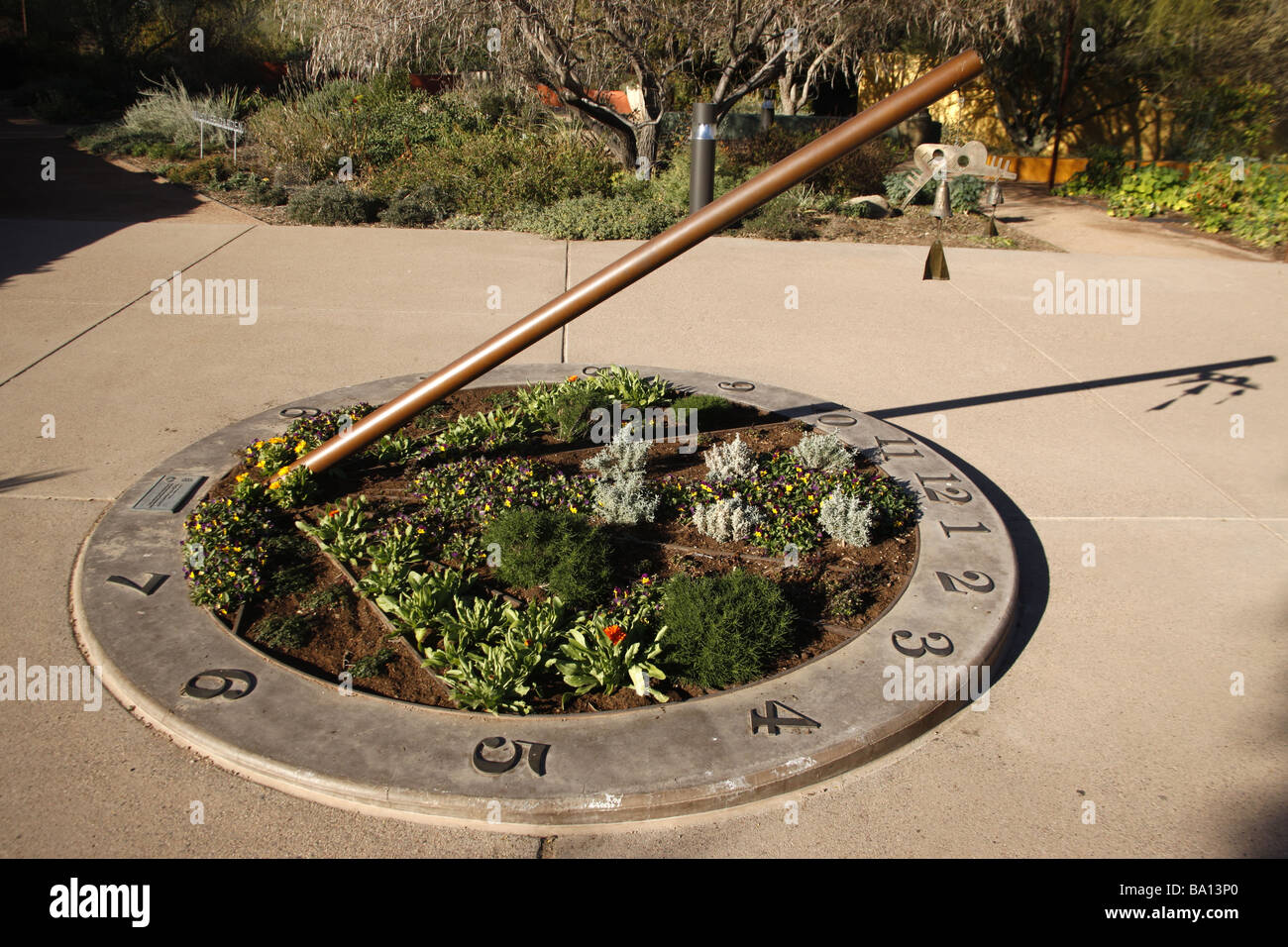 Sun dial hi-res stock photography and images - Alamy