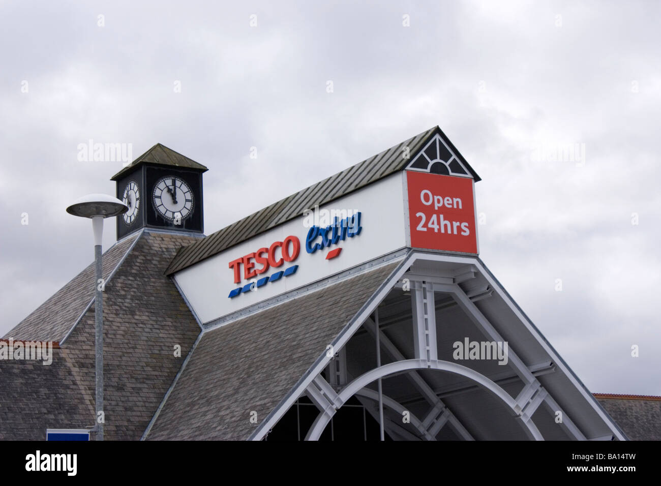Tesco superstores hi-res stock photography and images - Alamy