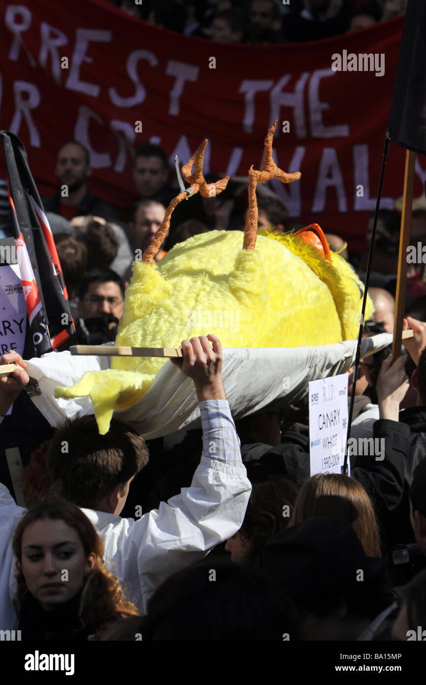 Dead canary hi-res stock photography and images - Alamy