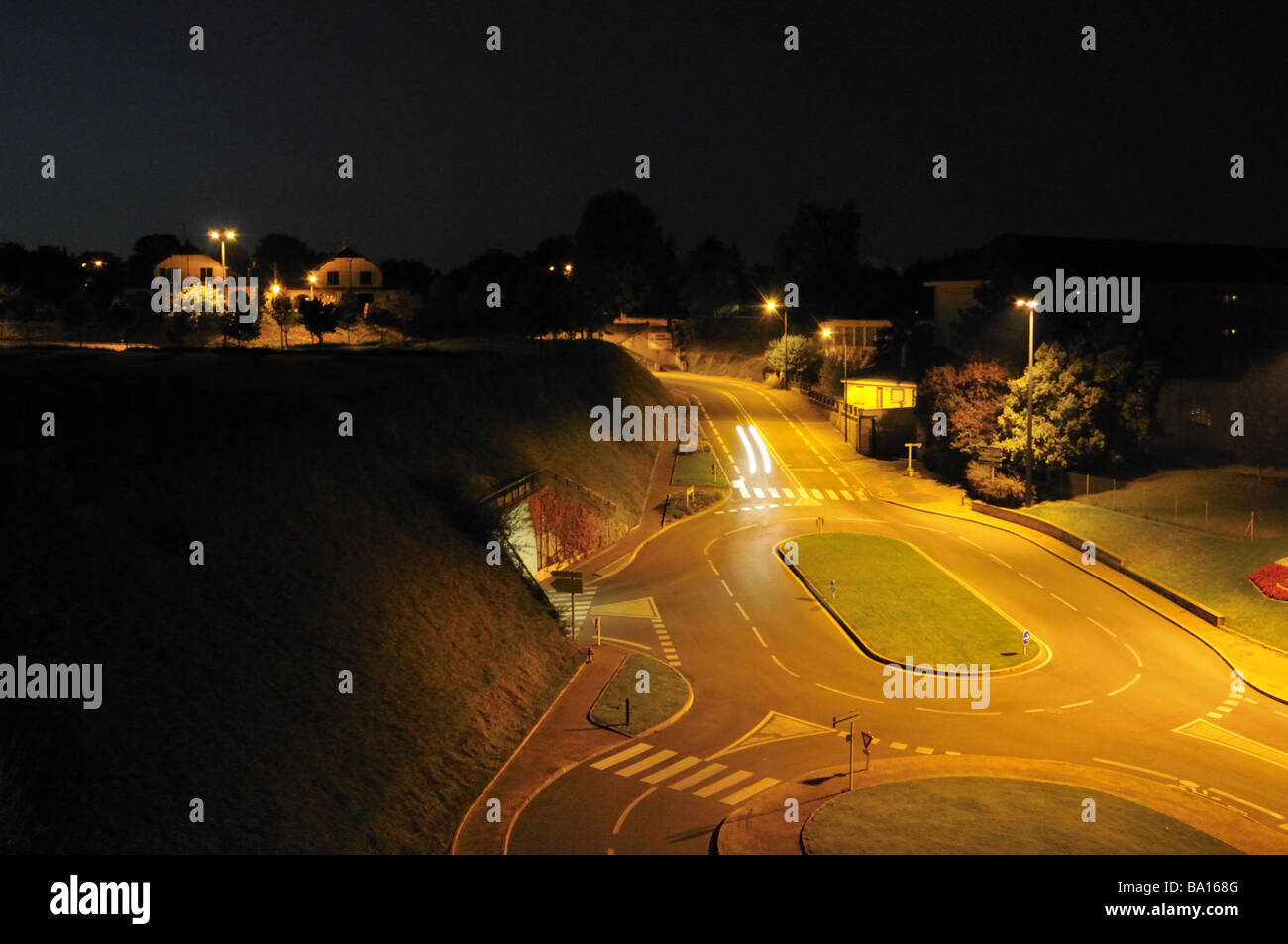 Roundabout traffic night europe hi-res stock photography and images - Alamy