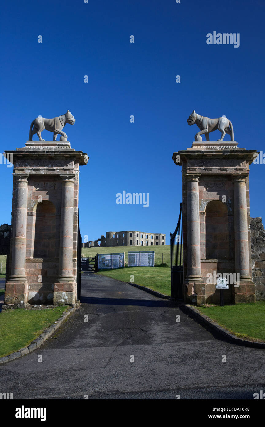 Gate pillars hi-res stock photography and images - Alamy