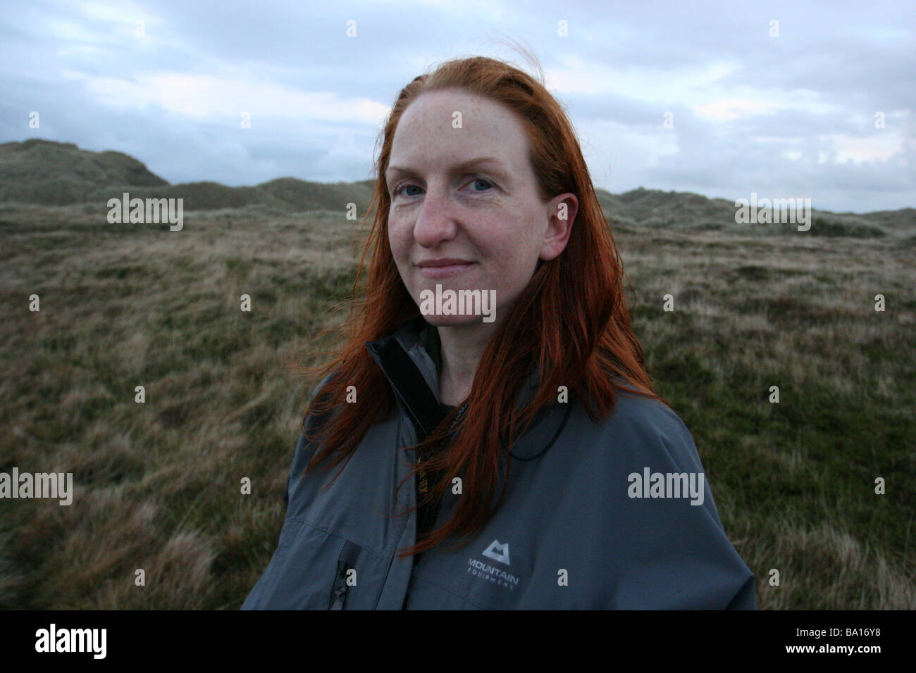 woman on dunes forvie sands scotland Stock Photo - Alamy